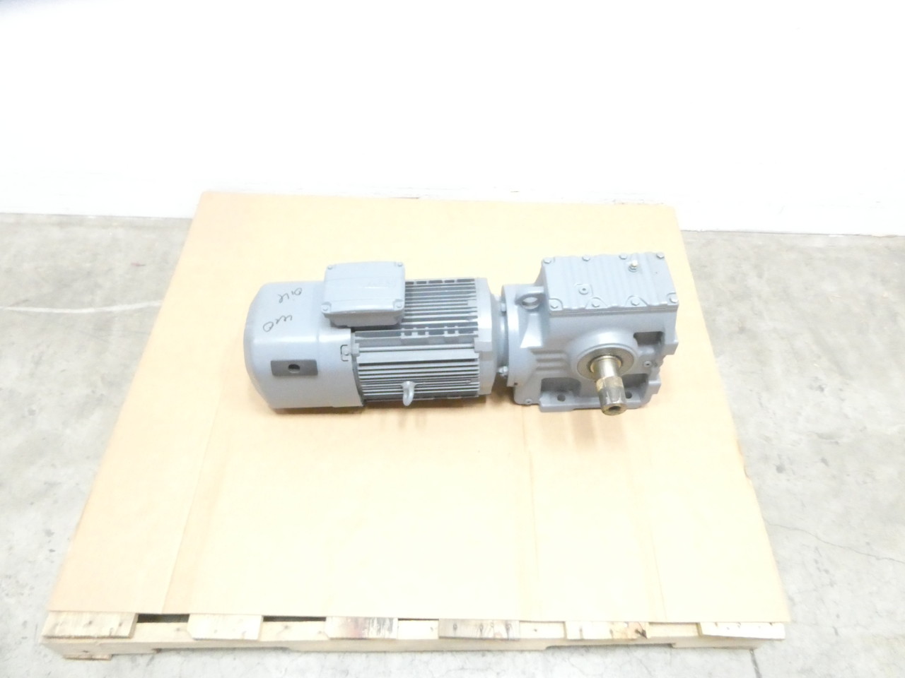 SEW EURODRIVE S77DRN112M4/BE5
