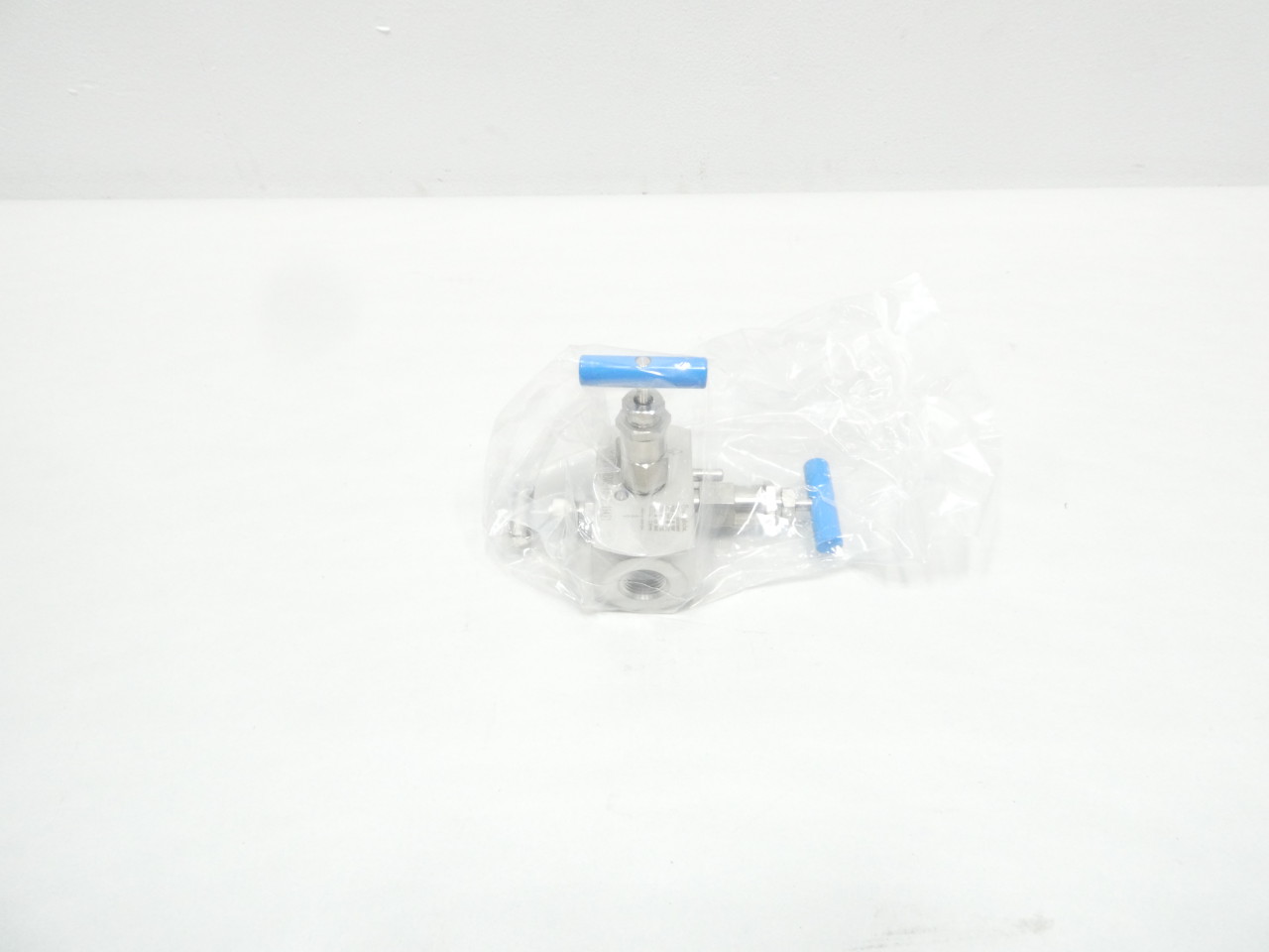 SWAGELOK SS-V3NBM8-F8-G-11421